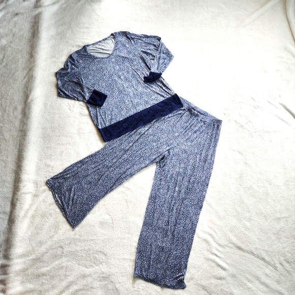 Bali | Intimates & Sleepwear | Bali Blue And White Long Sleeve Pajamas ...